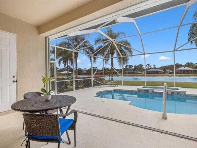 3 bedroom, FL FL 102659792