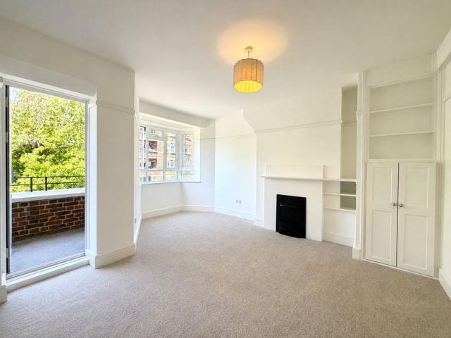 3 Bedroom Flat 7min walk White City, W1