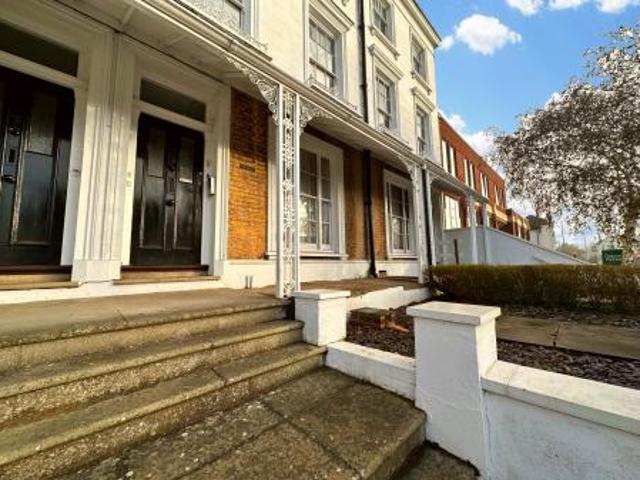 3 bedroom Flat To Let