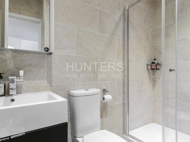 3 bedroom Flat To Let