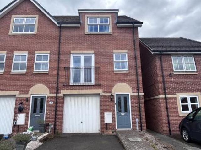 3 bedroom Flat To Let