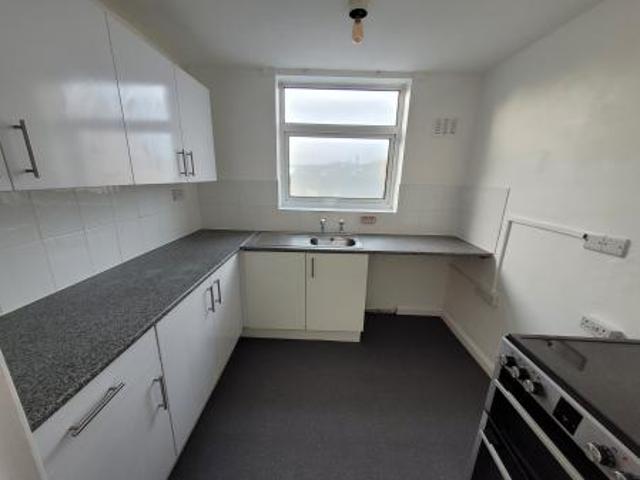 3 bedroom Flat To Let