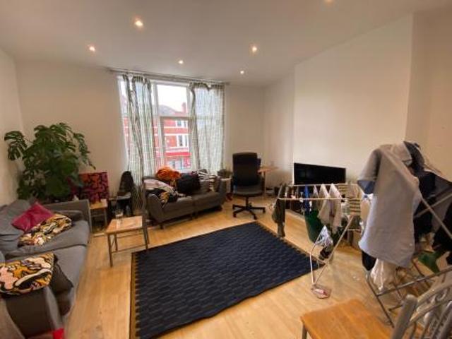 3 bedroom Flat To Let