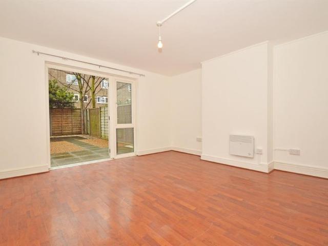 3 bedroom Flat To Let