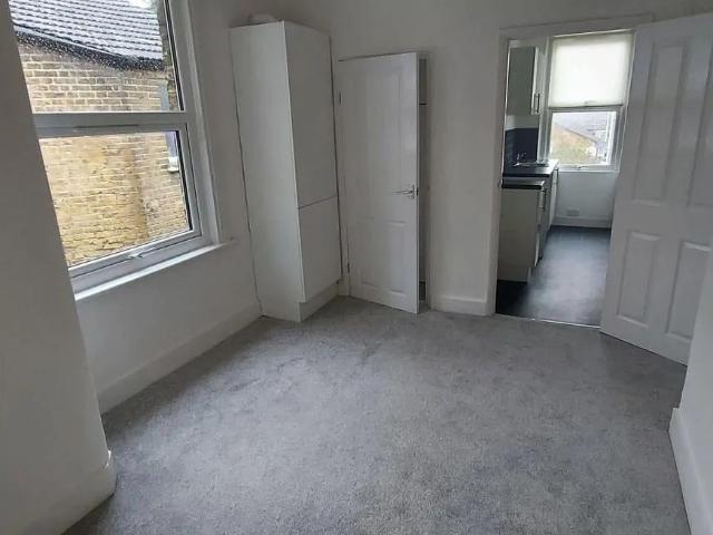 3 bedroom flat to let