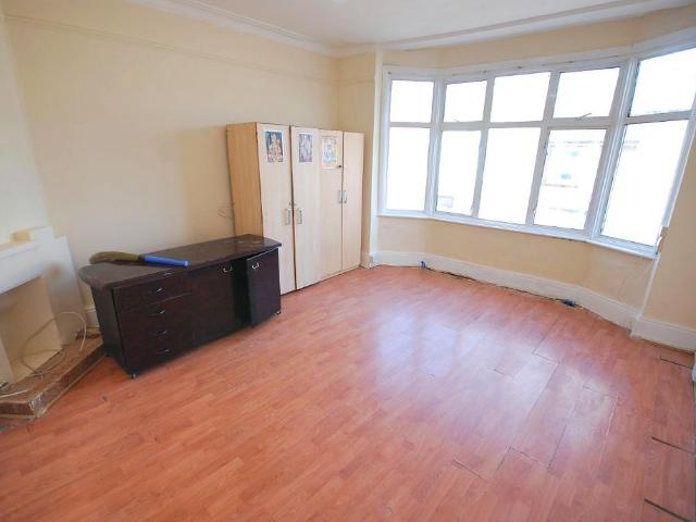 3 Bedroom FLAT To Let