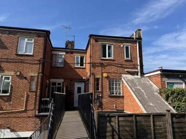 3 bedroom Flat To Let