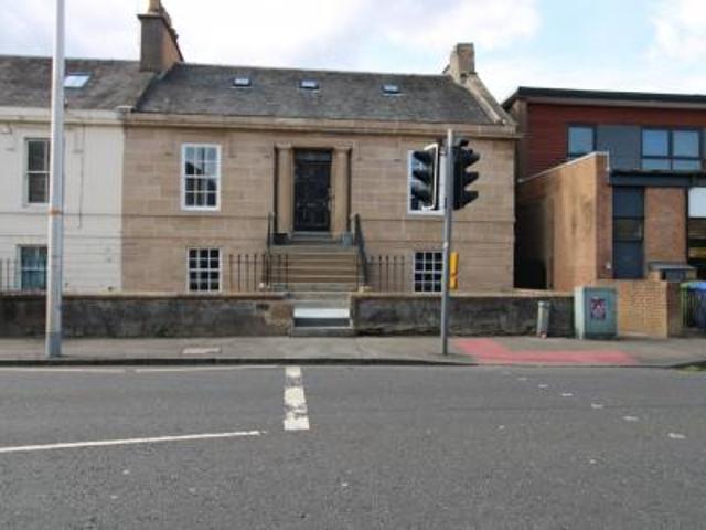 3 bedroom Flat To Let