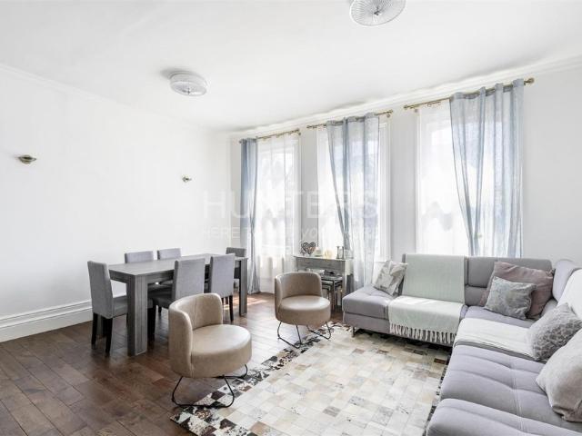 3 bedroom Flat To Let