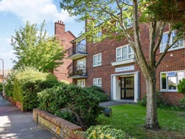 3 bedroom Flat To Let