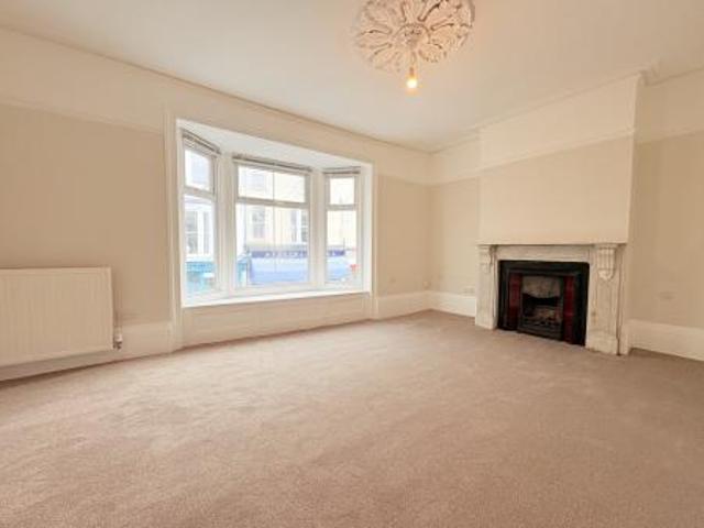 3 bedroom Flat To Let