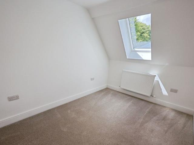 3 bedroom Flat To Let