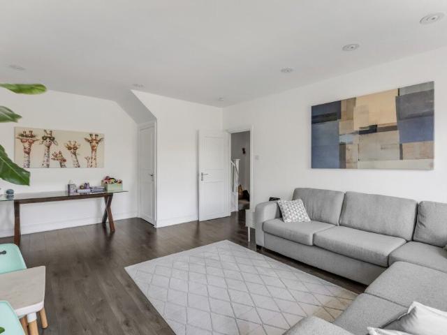 3 Bedroom Flat To Let