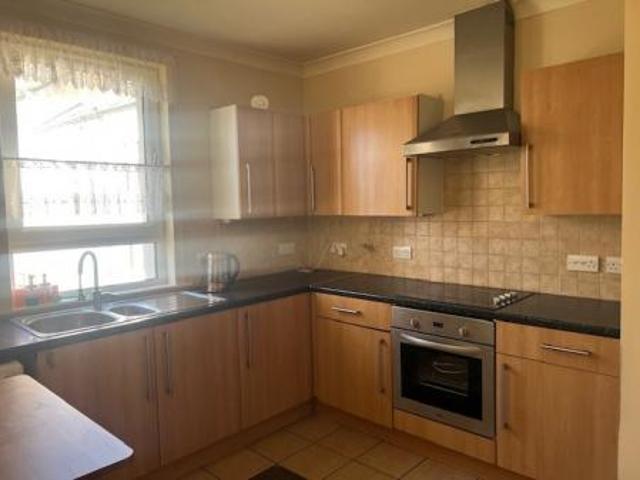 3 bedroom Flat To Let