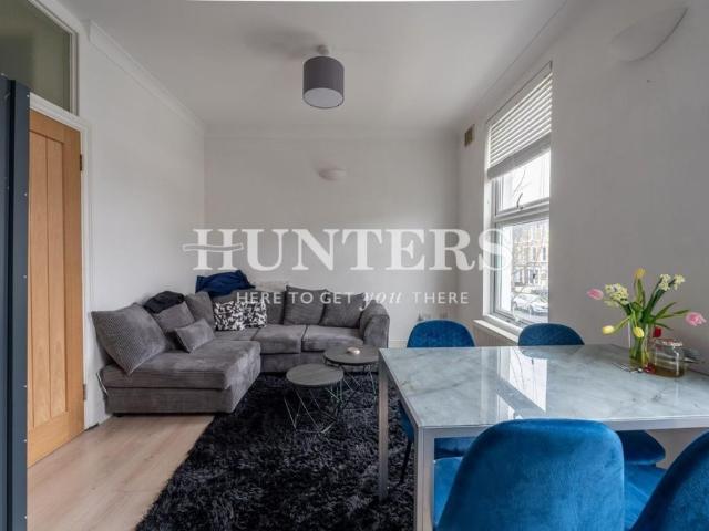 3 bedroom Flat To Let