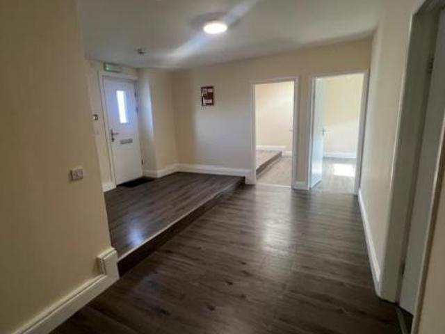 3 bedroom Flat To Let