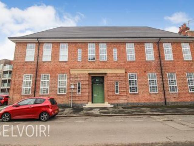 3 bedroom Flat To Let