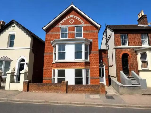 3 bedroom Flat to rent, Nunnery Fields, Canterbury, CT1 £1,59.