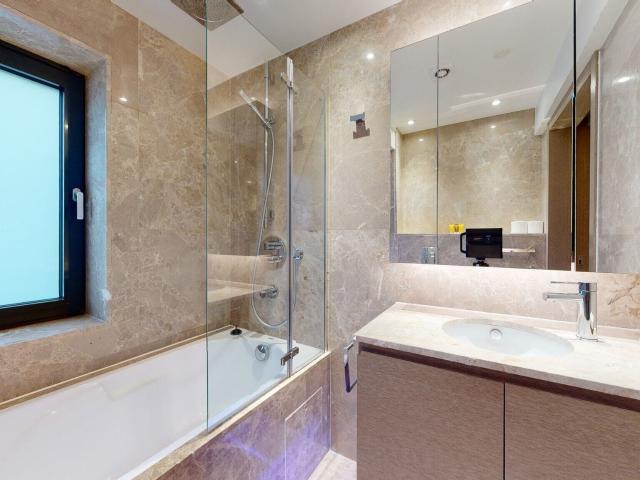 3 bedroom flat to rent on Maddox Street, London