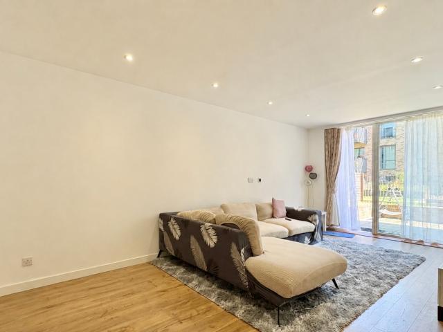 3 bedroom flat to rent on Mahindra Way, London
