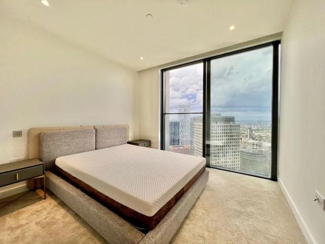 3 bedroom flat to rent on Marsh Wall, London
