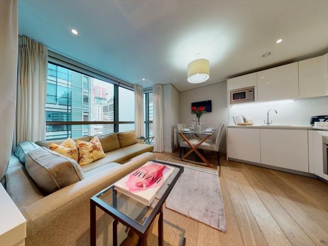 3 bedroom flat to rent on Merchant Square East, London