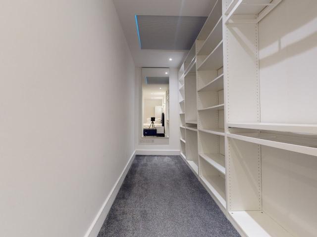 3 bedroom flat to rent on New Horizons Court, London