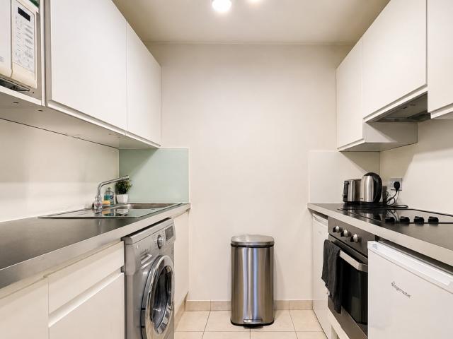 3 bedroom flat to rent on Onslow Gardens, London
