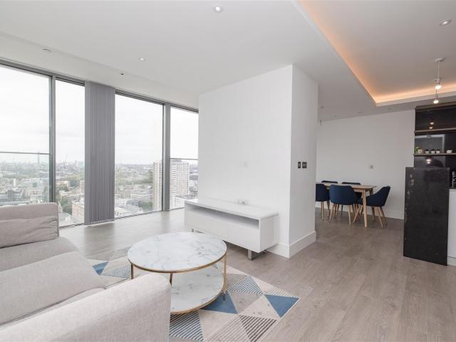3 bedroom flat to rent on Bollinder Place, London