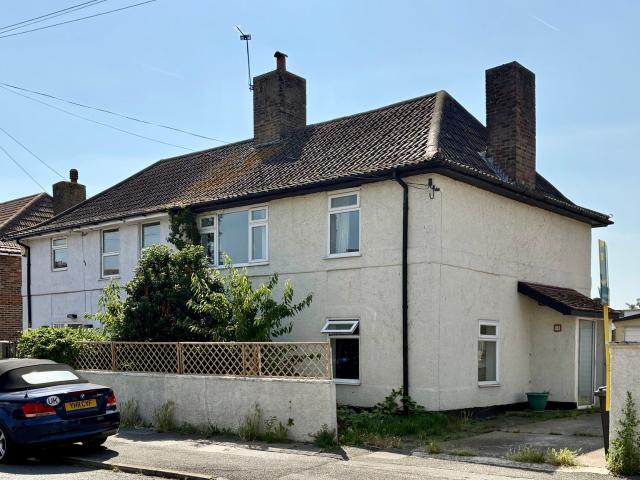 3 bedroom flat to rent on Cannon Hill Lane, London