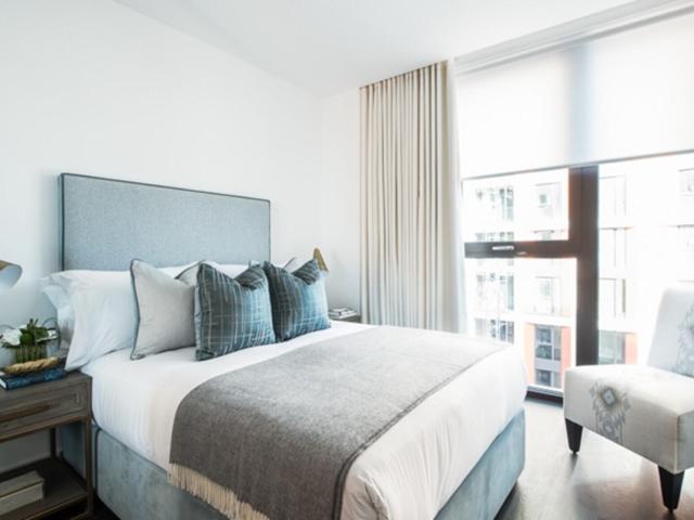 3 bedroom flat to rent on Charles Clowes Walk, London