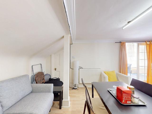 3 bedroom flat to rent on Craven Street, London