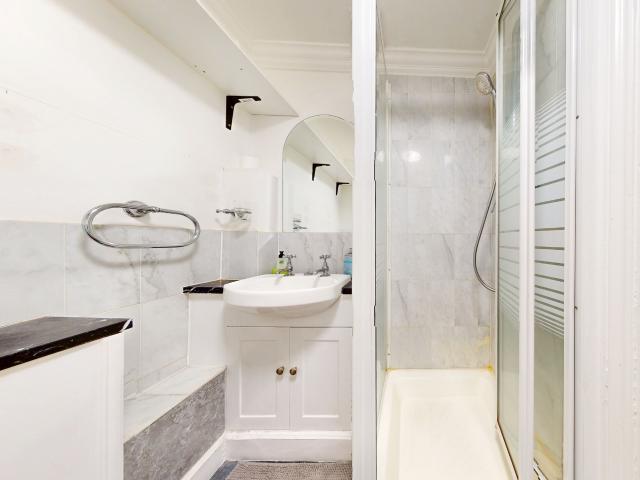 3 bedroom flat to rent on Craven Street, London