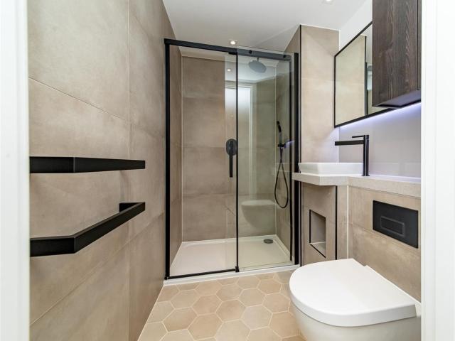 3 bedroom flat to rent on Exchange Gardens, London
