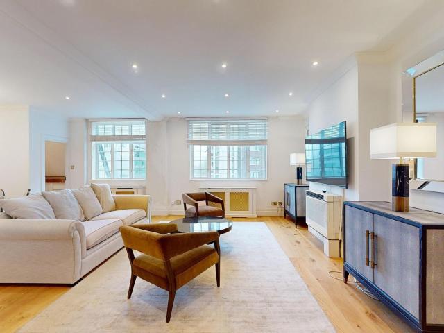 3 bedroom flat to rent on Park Road, London