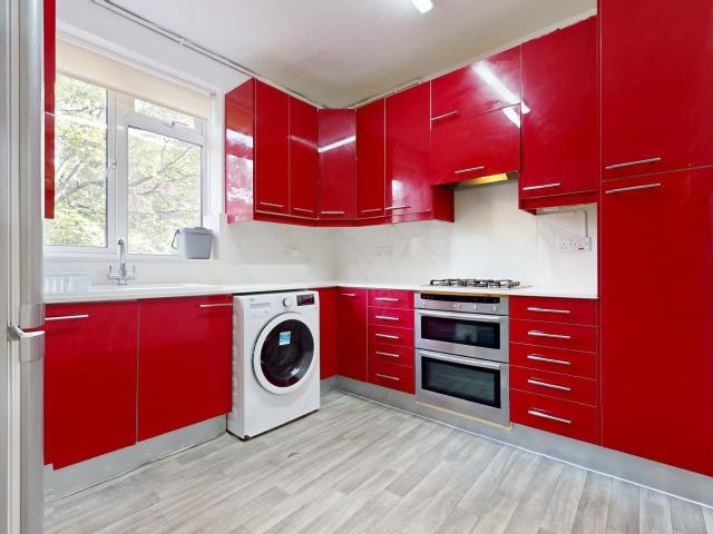 3 bedroom flat to rent on St. Marys Square, London