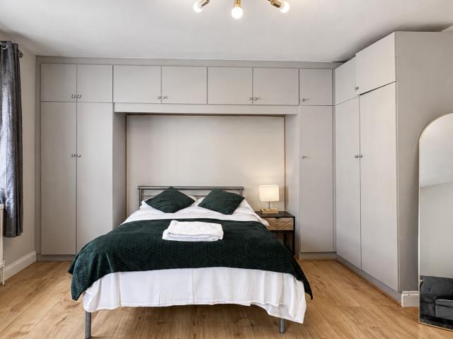 3 bedroom flat to rent on St. Michaels Street, London