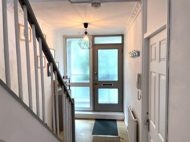 3 bedroom flat to rent on Stanhope Street, London