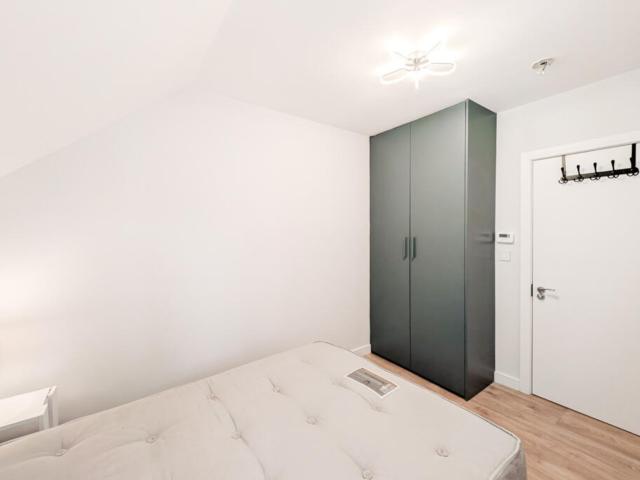 3 bedroom flat to rent on Sylvester Road, London