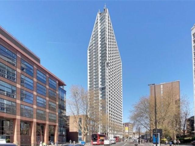 3 bedroom flat to rent on Southwark Bridge Road, London
