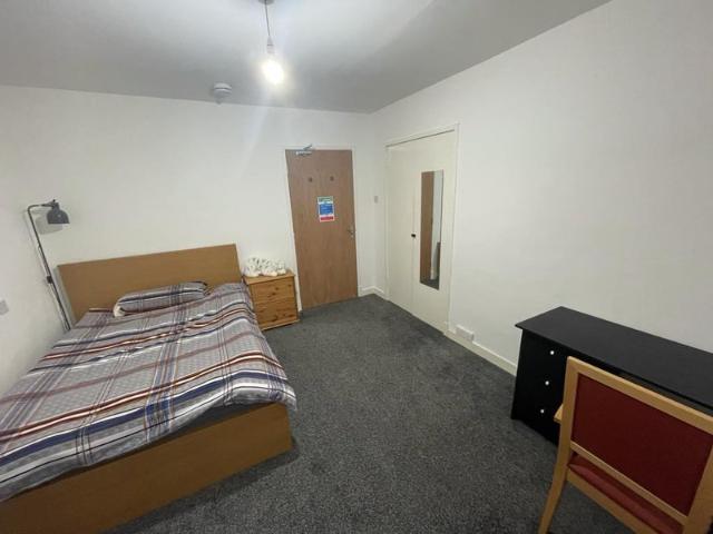 3 Bedroom flat to rent at the west end
