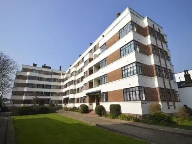 3 bedroom Flat to rent, Crescent Court The Crescent, Surbiton.