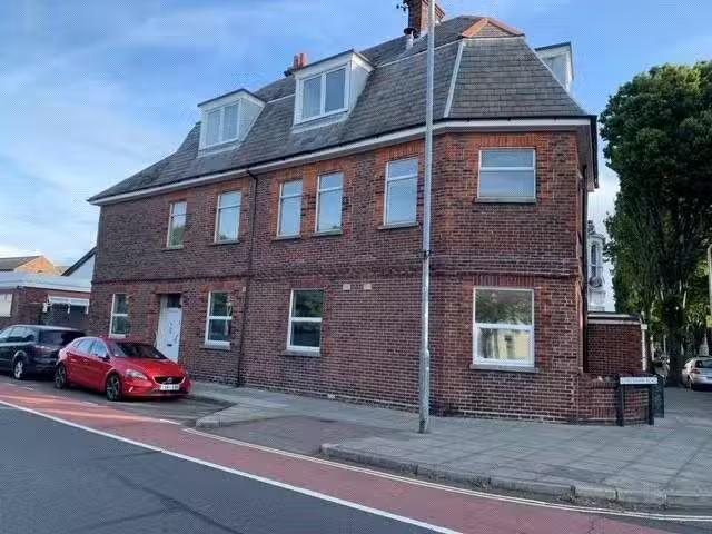 3 bedroom Flat to rent, Devonshire Avenue, Southsea, PO4 £1,4.