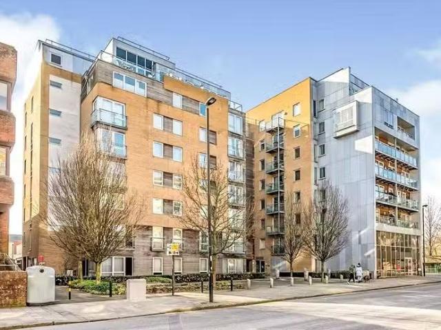 3 bedroom Flat to rent, High Street, Southampton, SO14 £1,700.