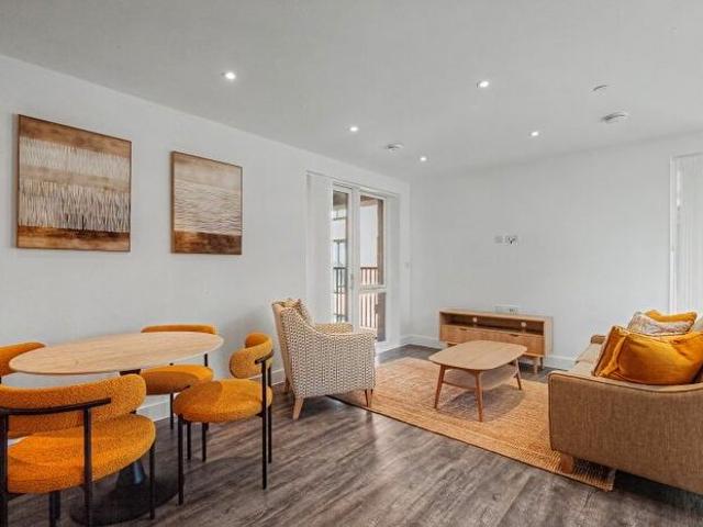 3 Bedroom Flat To Rent In Munda Way, Oxford, OX2