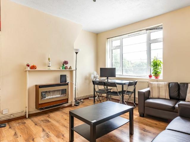 3 Bedroom Flat to Rent in Munro House Murphy Street, London, SE1