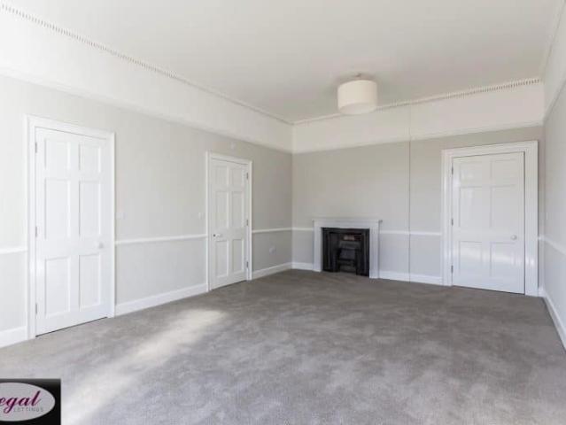 3 bedroom flat to rent in Market Street, Sandwich
