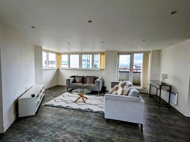 3 Bedroom Flat To Rent In Meridian Bay, Trawler Road, Swansea. SA1