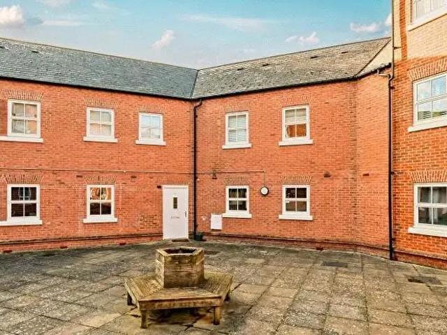 3 Bedroom Flat To Rent In Nymet Court, Aylesbury, HP19