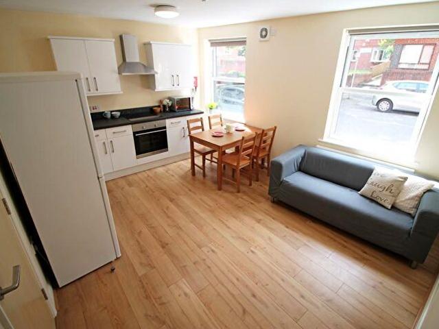 3 Bedroom Flat To Rent In North Sherwood Street Flat, Nottingham, NG1